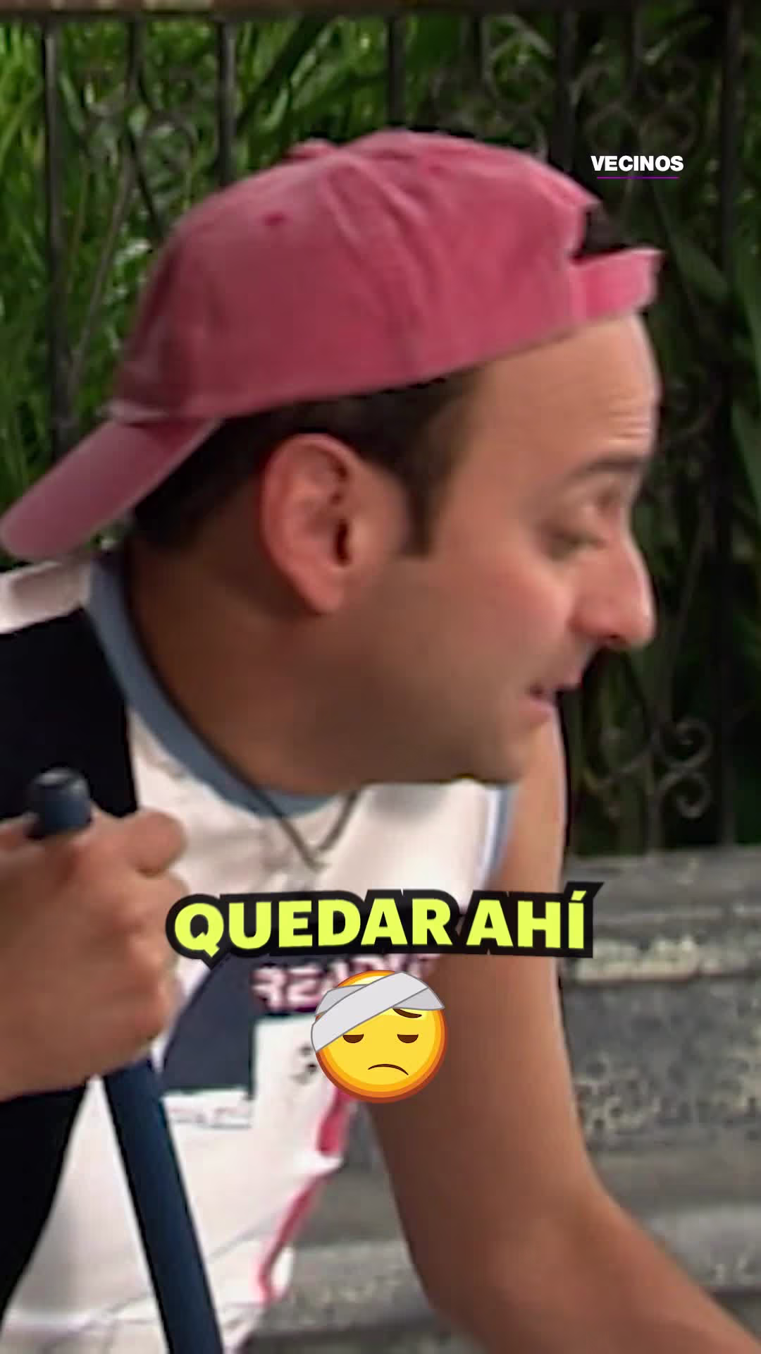 Cuando el firulais se adopta solito | Series Vecinos | Univision