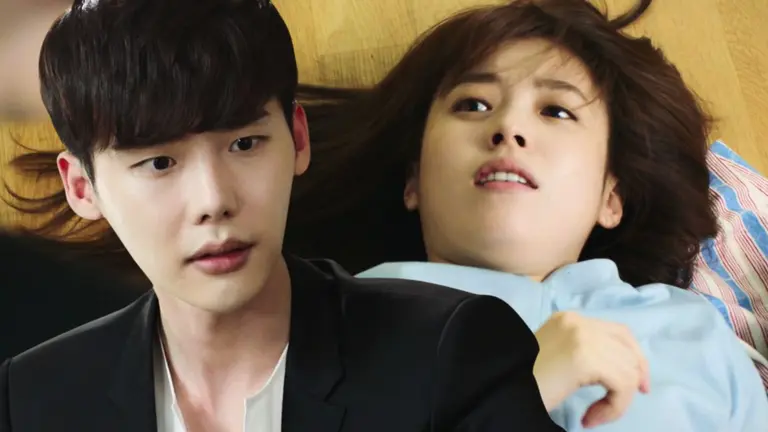 Kang Cheol descubre que Oh Yeon-joo ahora es una ladrona | UNIMÁS | Univision