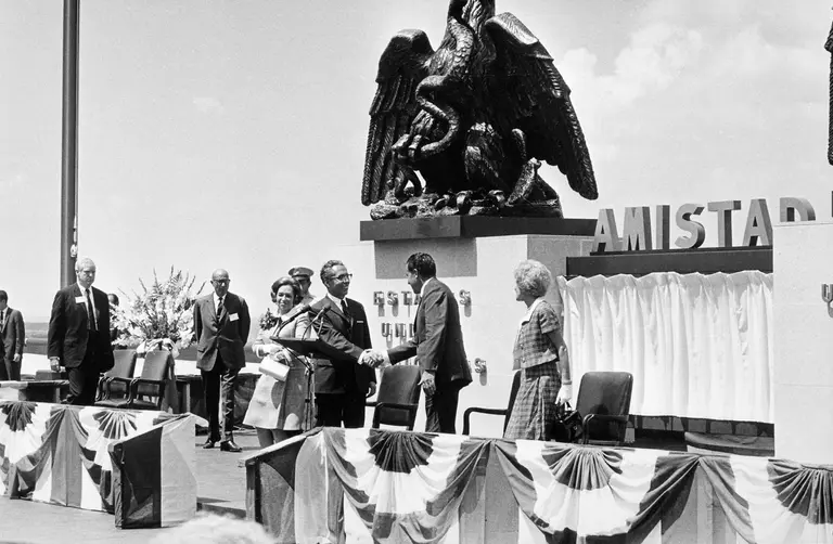 How a Texas border hug became an annual ceremony celebrating 'Amistad ...